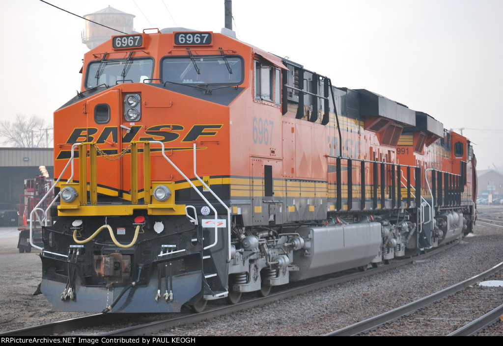 BNSF 6967 and BNSF 6991 wait in the early morning Fog at Mendota for a crew.